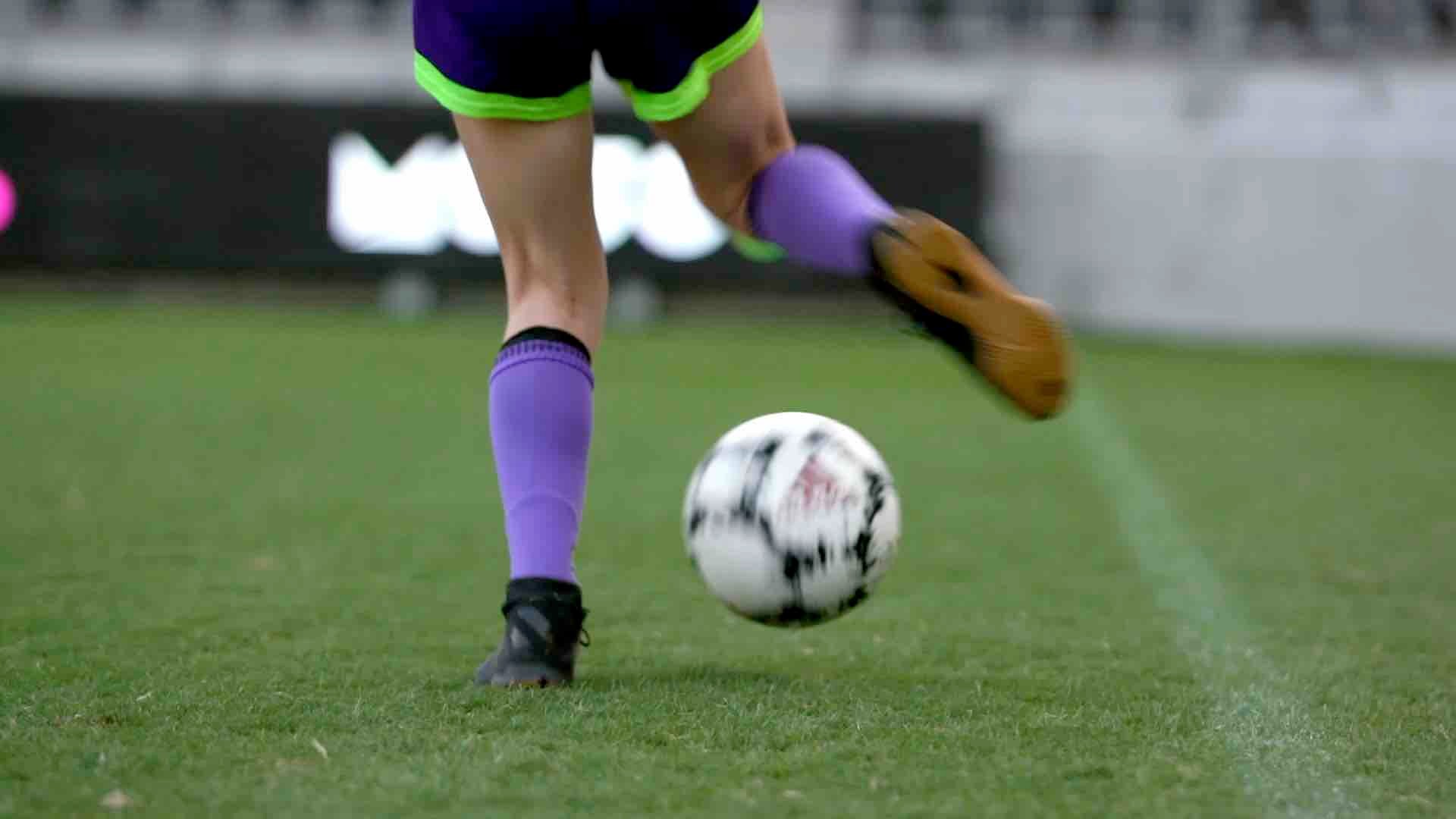 How to Do a Cruyff Turn | MOJO Sports