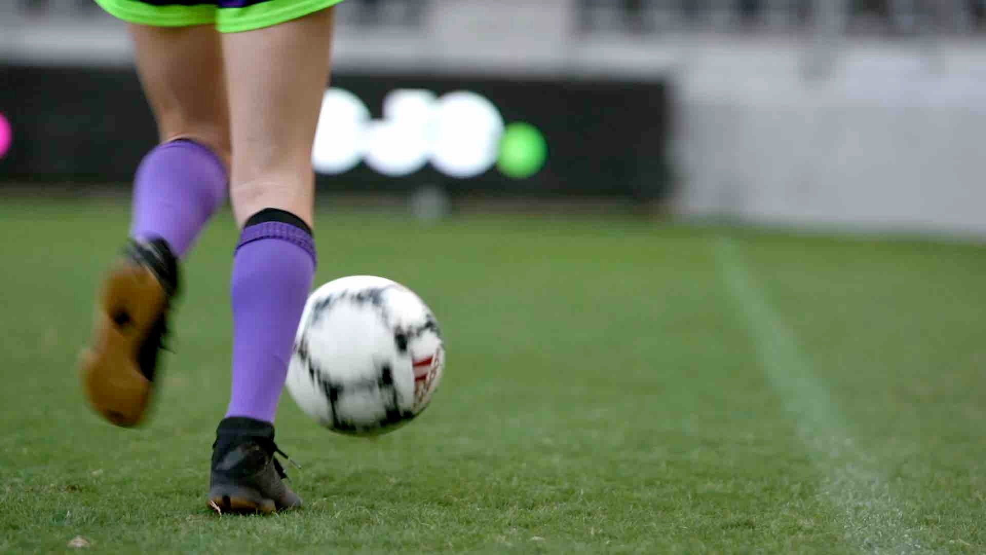 How to Do a Cruyff Turn | MOJO Sports