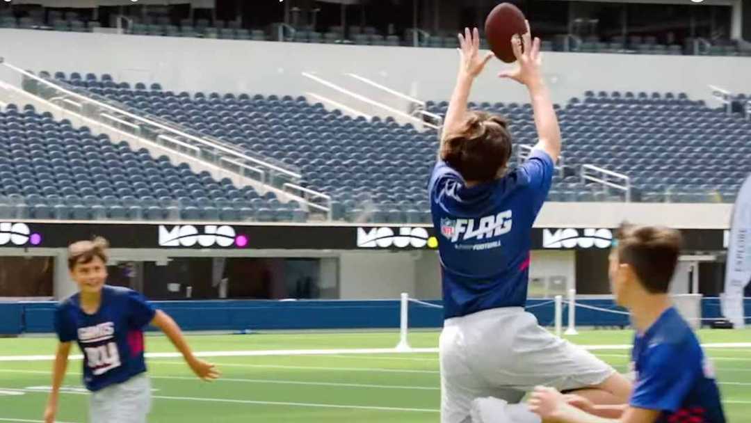 Flag Football 101: How to Make a Pinkie Catch | MOJO Sports