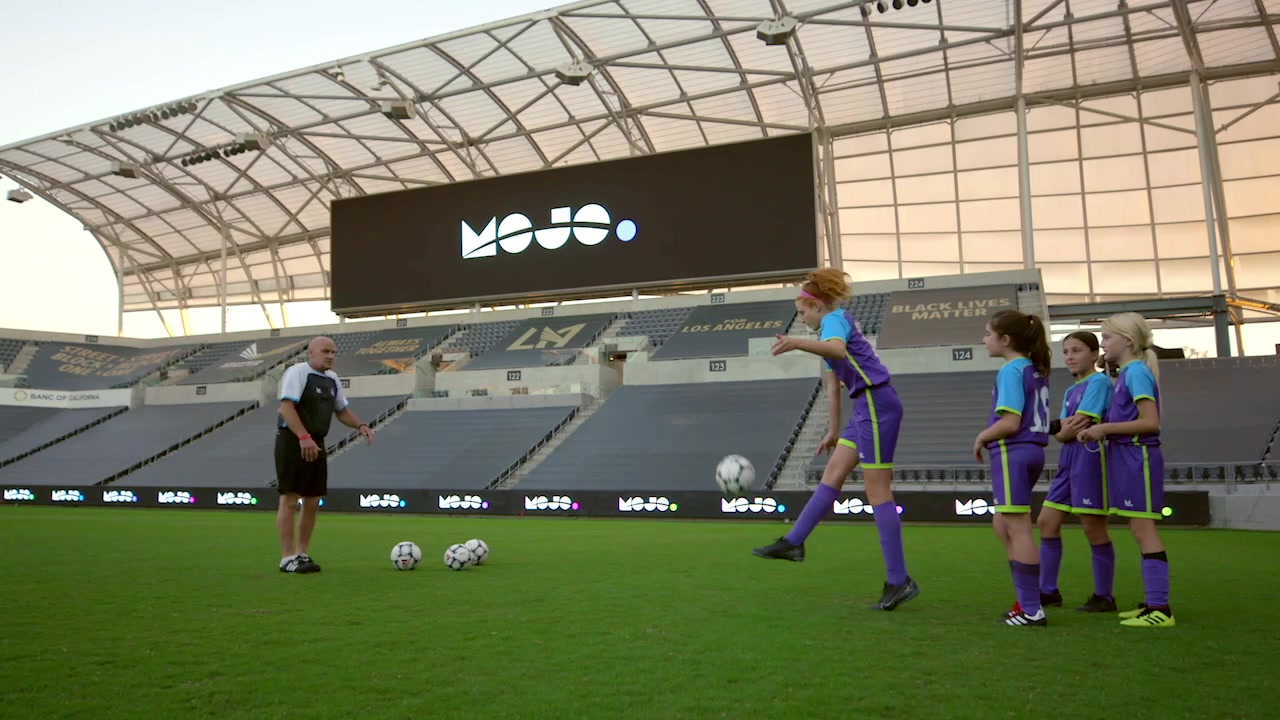 Soccer Skills 101: How to Receive the Ball in the Air With Your Feet ...