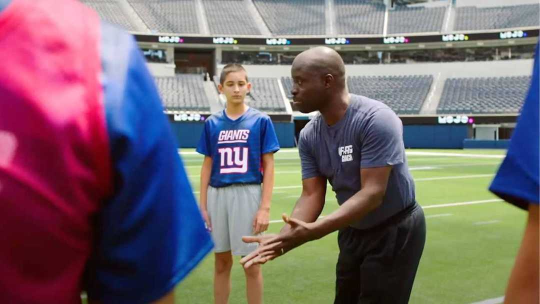 Flag Football 101: How to Make a Diamond Catch | MOJO Sports